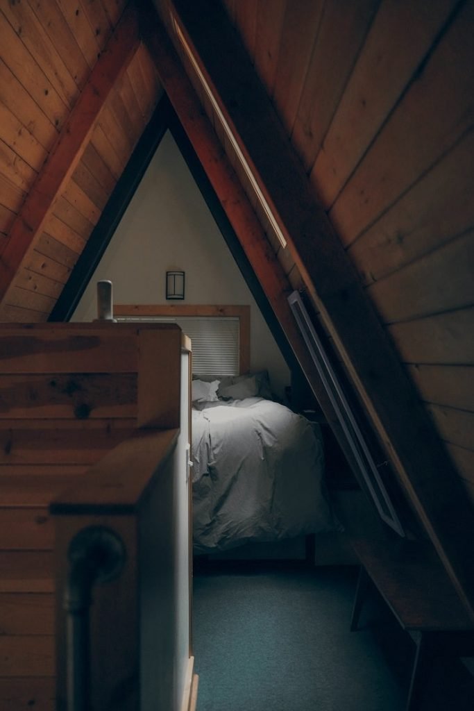 22 Very Small Attic Bedroom Ideas (Pro Designer’s Picks)